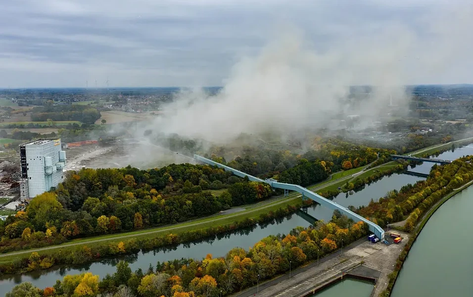 Liddell chimneys demolished in step toward clean energy hub