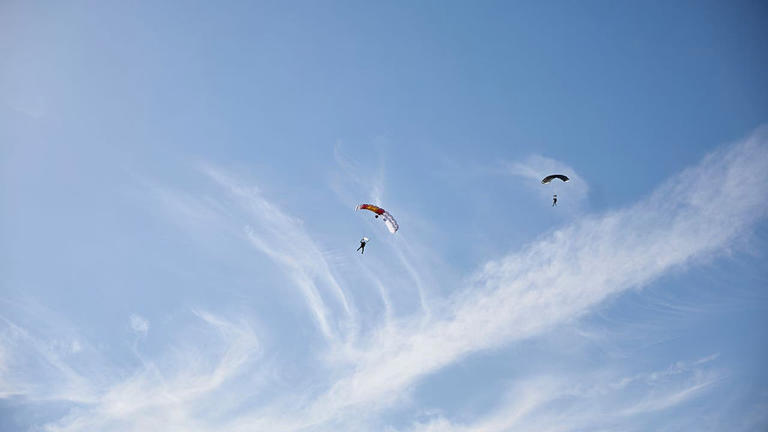 Midair skydiving collision leaves one dead in eastern WA group jump