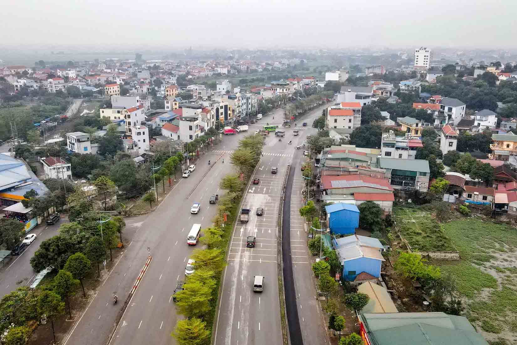 Yêu cầu 2 người dân di chuyển tài sản, bàn giao mặt bằng cho phường quản lý