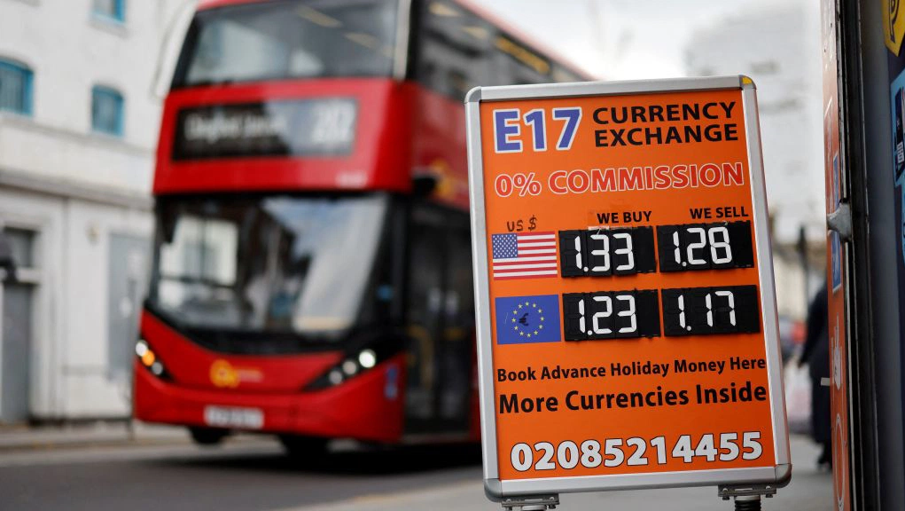 Pound slips as fading Iran deal hopes lift dollar