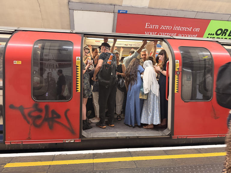 What are the hottest Tube lines? Passengers suffer 'sauna-like' heat