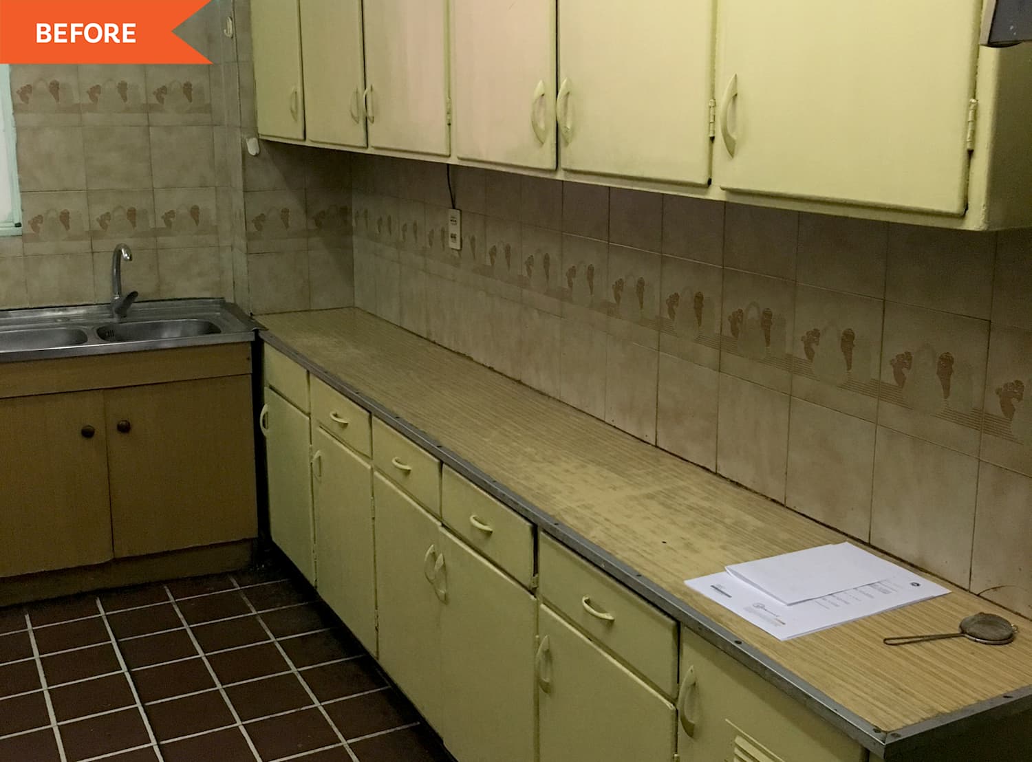 This dark vintage kitchen is now calm and airy thanks to a $2,000 teal redo
