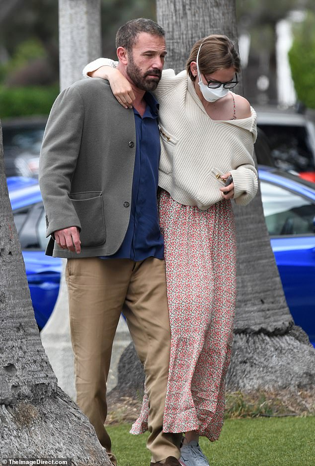 Ben Affleck and Jennifer Garner dote on mask-clad daughter Violet as ...