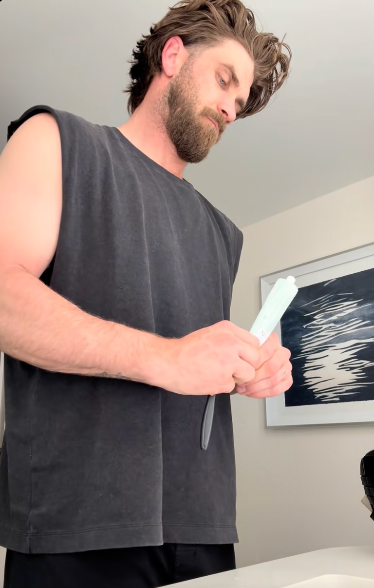 This baseball player's unhinged teeth brushing went completely viral