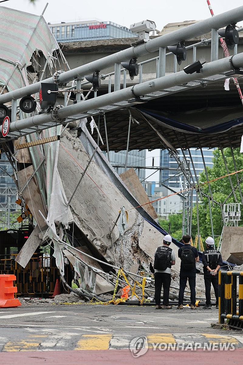 Collapsed overpass in Seoul