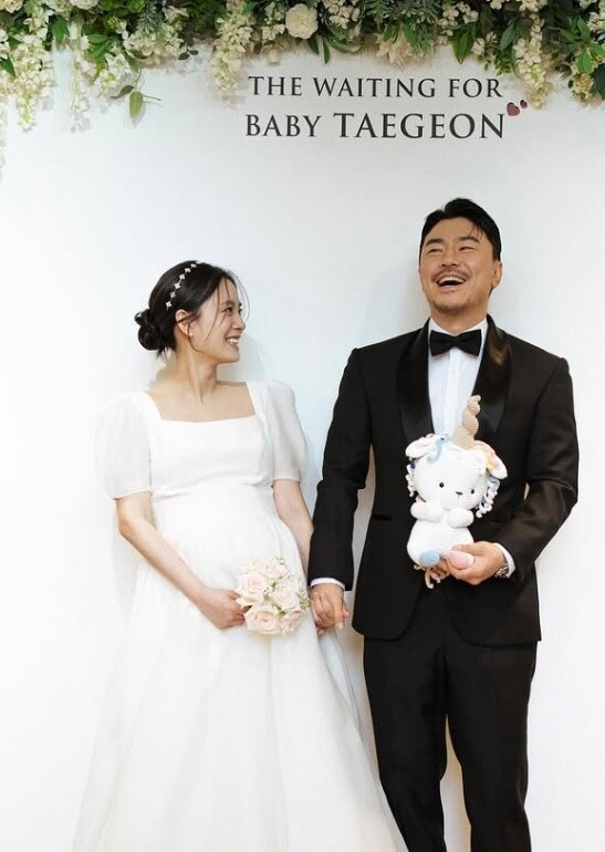 Actors Lee Si-eon, Seo Ji-seung welcome their firstborn