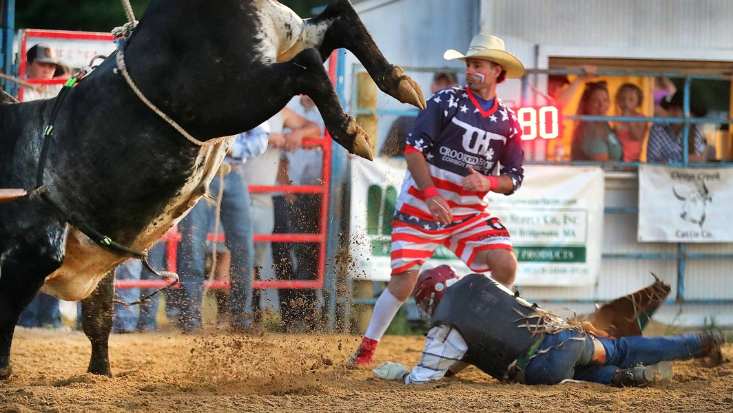 Rodeo contenders chase payouts as finals approach