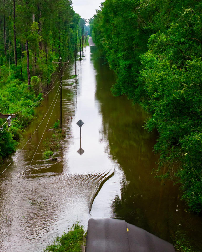 Rising river cuts off Mississippi subdivision as residents flee by boat