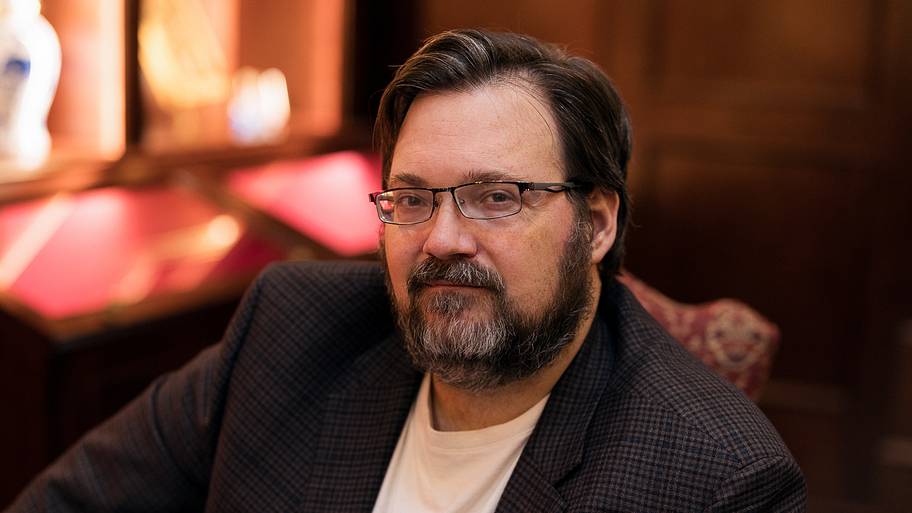 Brandon Sanderson's new Cosmere novel just got its British cover, and ...