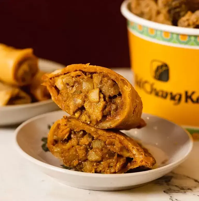 Leaving multinational firm for curry puff stall: How entrepreneur Han ...