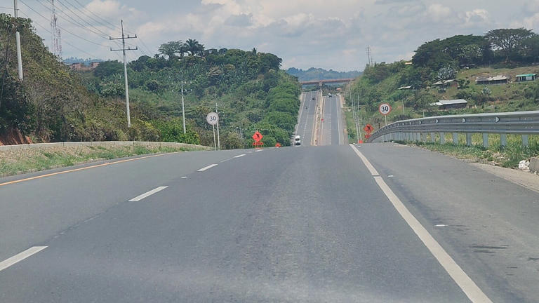Petro entregó la Panamericana a la guerrilla: Salud Hernández-Mora ...