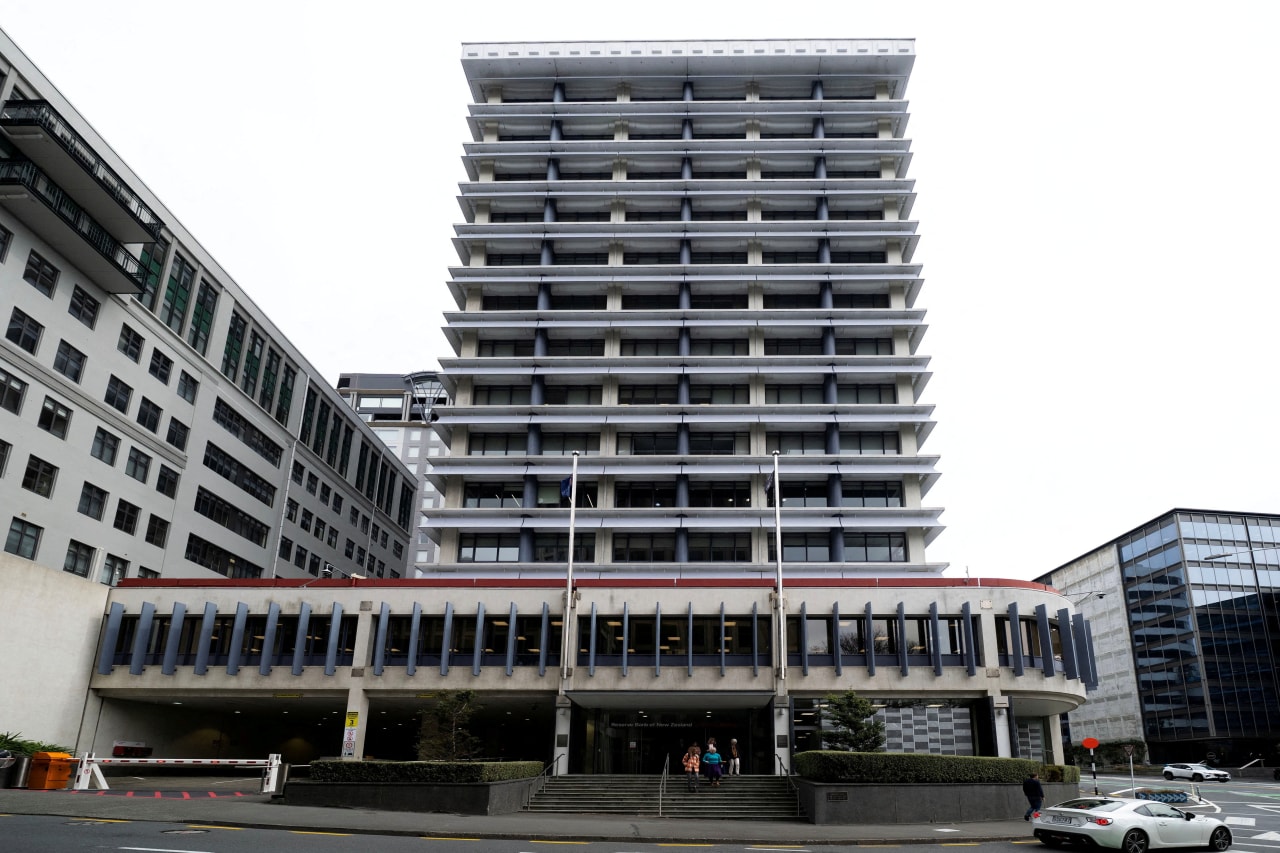 New Zealand’s central bank narrowly votes to hold rates, signals hikes ...