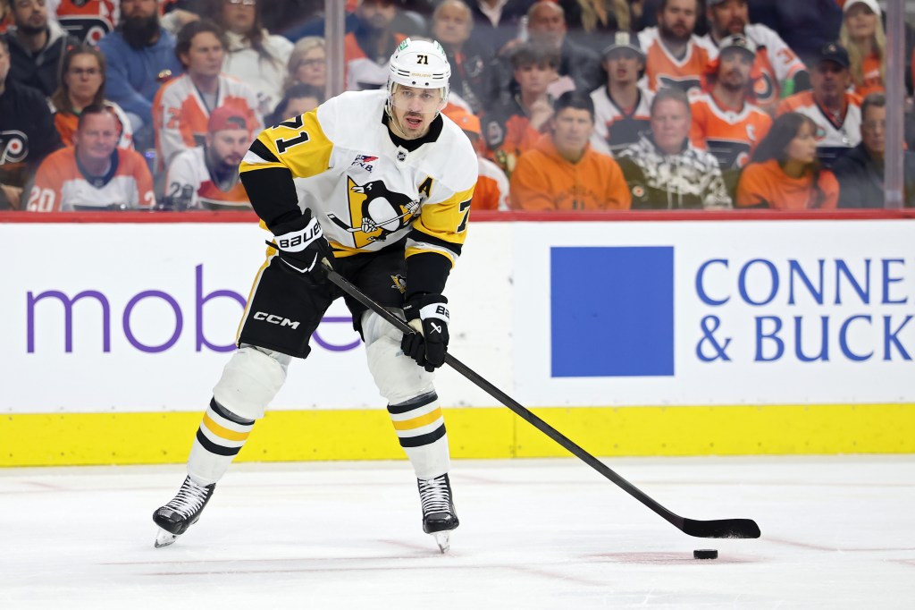 Evgeni Malkin re-signs with Penguins to return for 21st NHL season