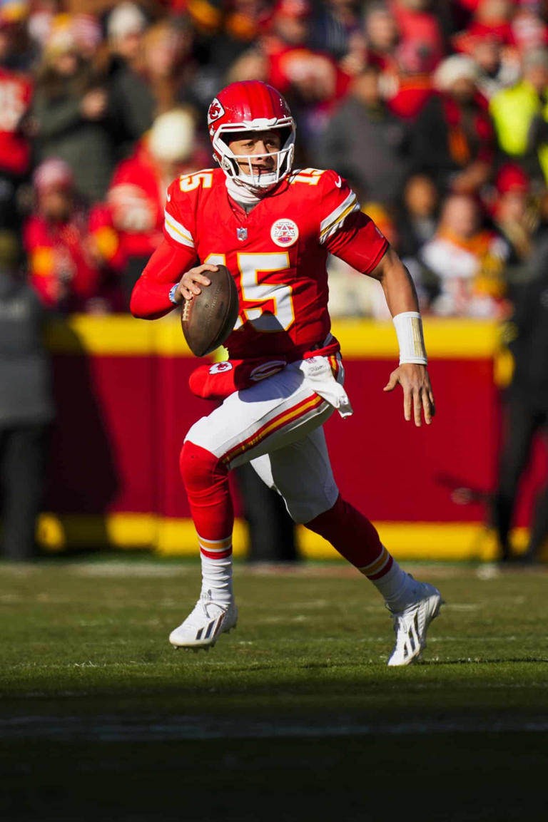Patrick Mahomes, Chiefs predicted to improve in 2026; but can they win ...