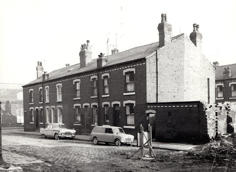 Honourable photos take you back to Holbeck in the 1960s