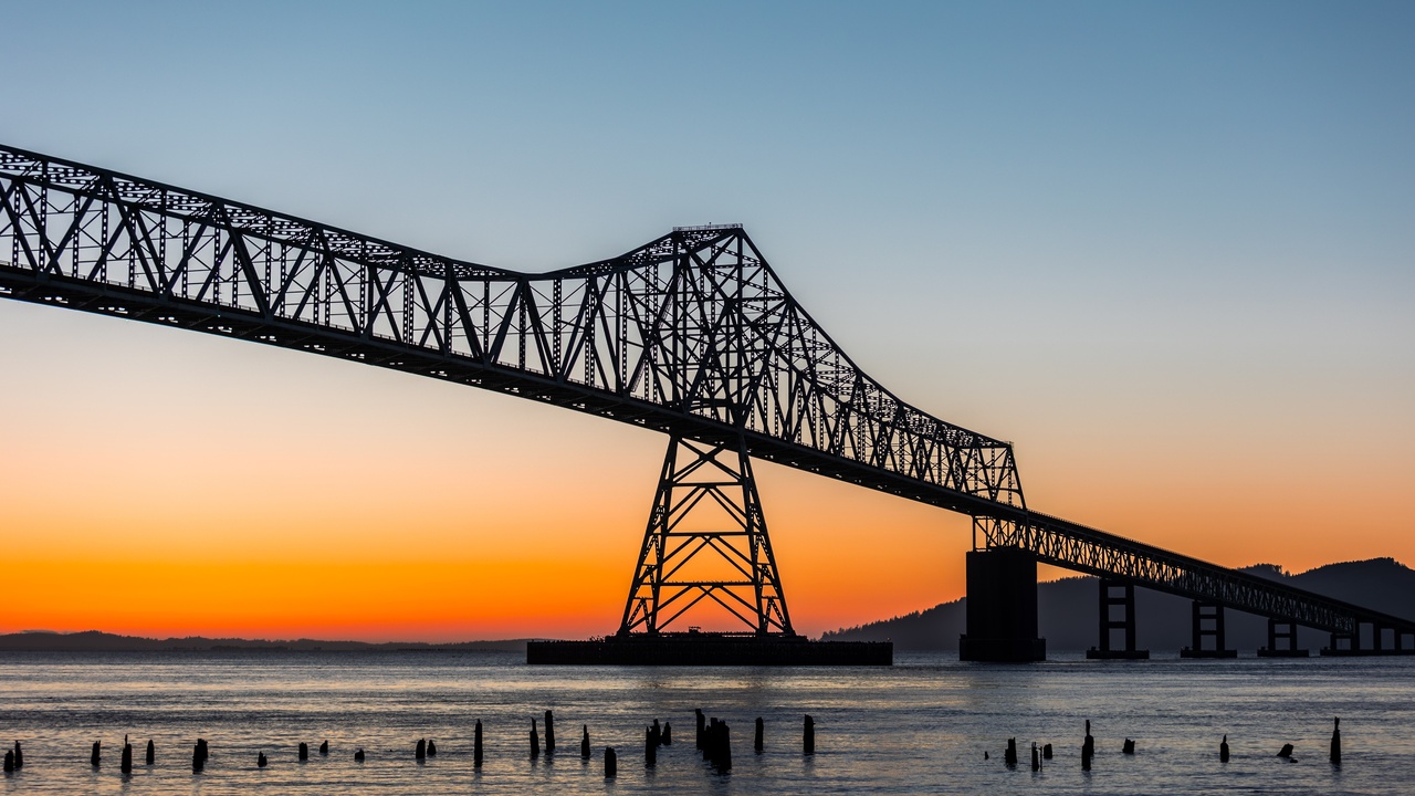 Astoria has it all: Victorian houses, a 4-mile bridge, and a beached ...