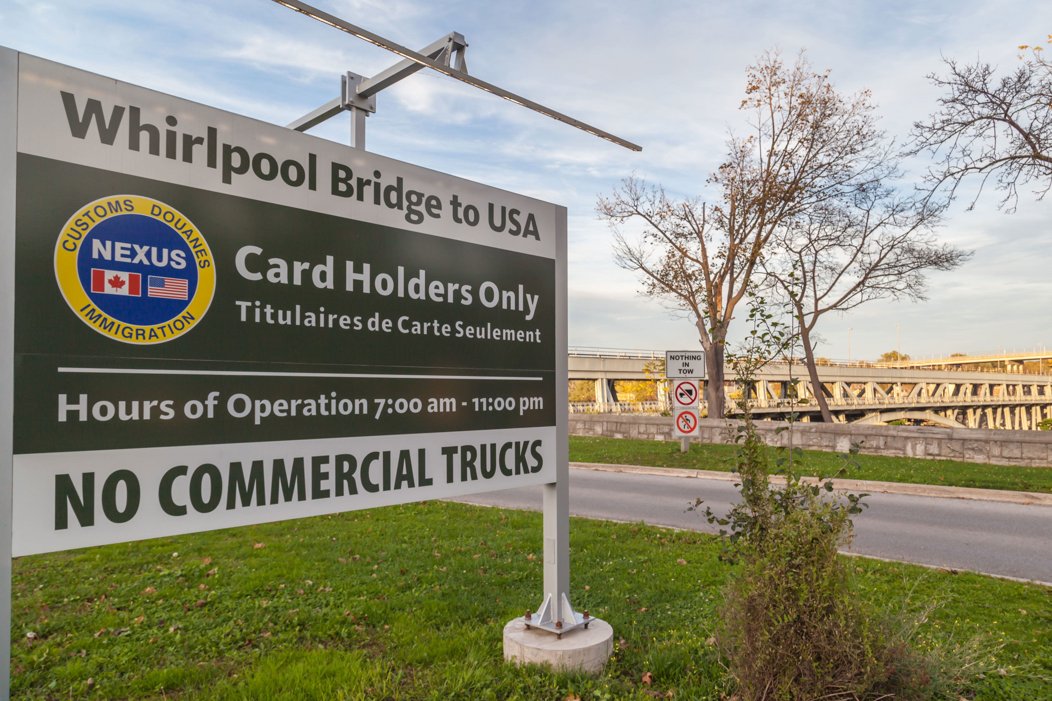 US Customs and Border Protection stops traffic into Canada with ...