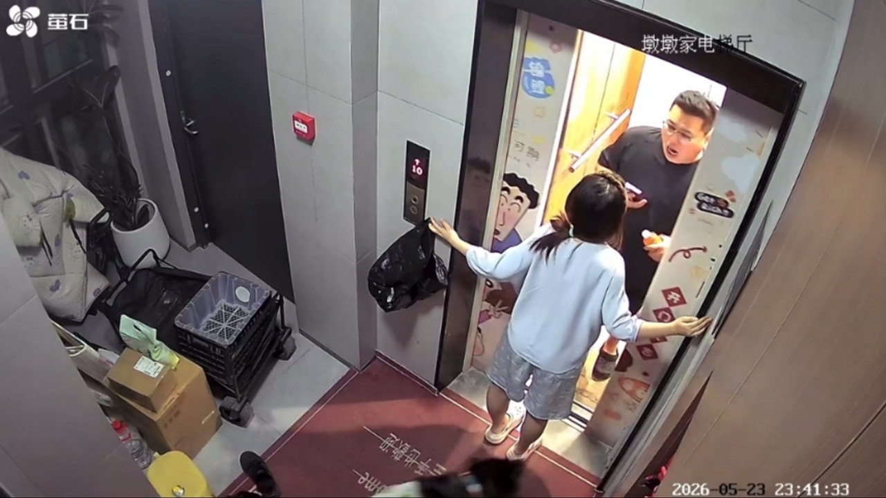 Man gets spooked by woman waiting at elevator in China
