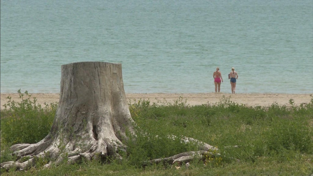 Northern Colorado state park cautions swimmers amid low water levels ...