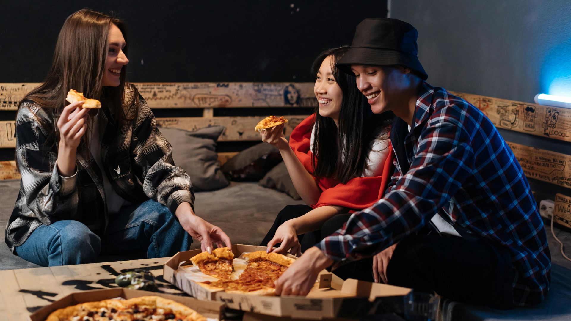 The last slice of pizza is a social experiment