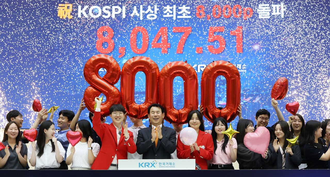 [속보] 코스피, 장초반 4%대 올라 첫 8400선 돌파…매수 사이드카 발동