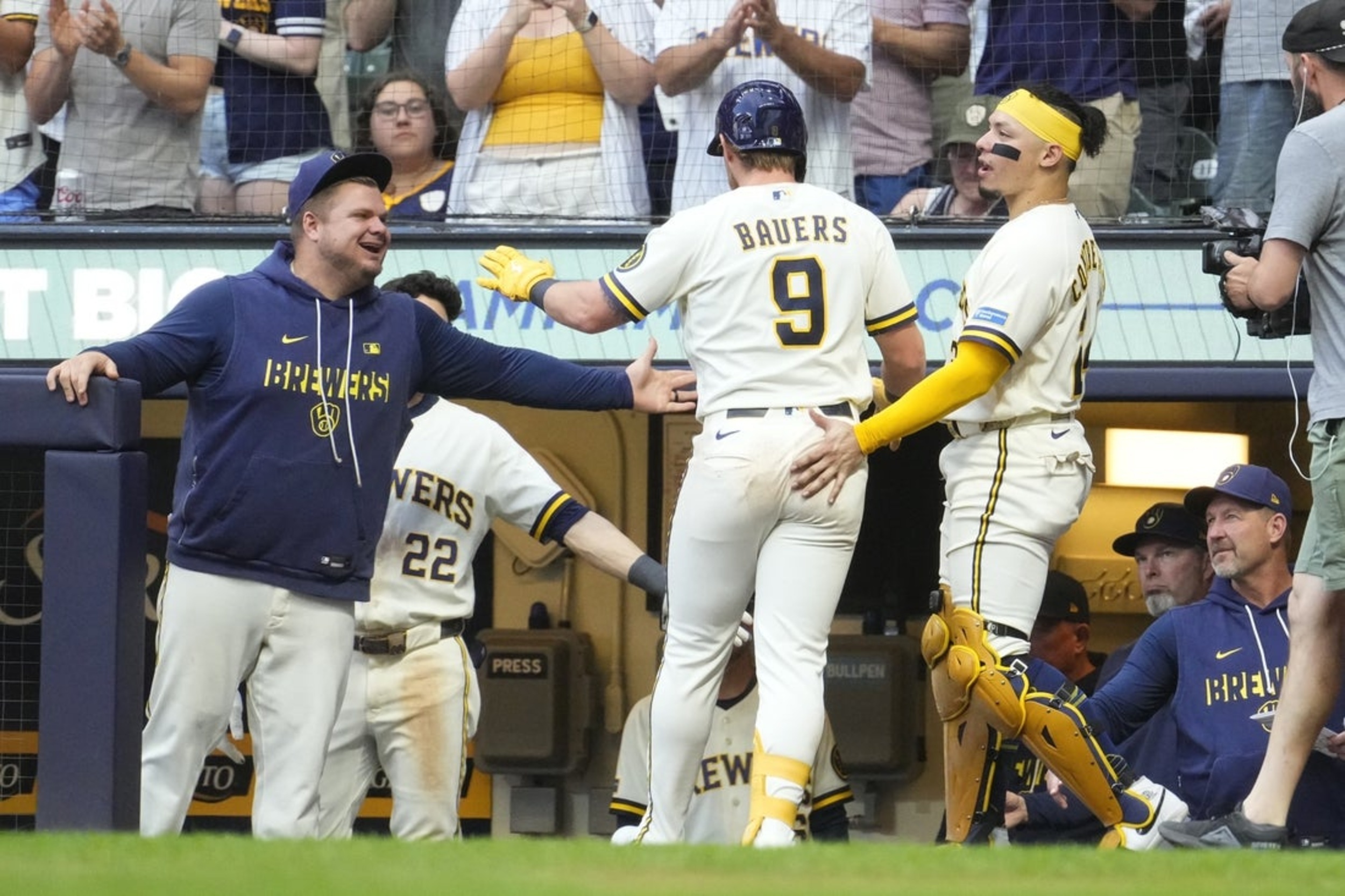 Kyle Harrison extends shutout streak as Brewers blank Cardinals