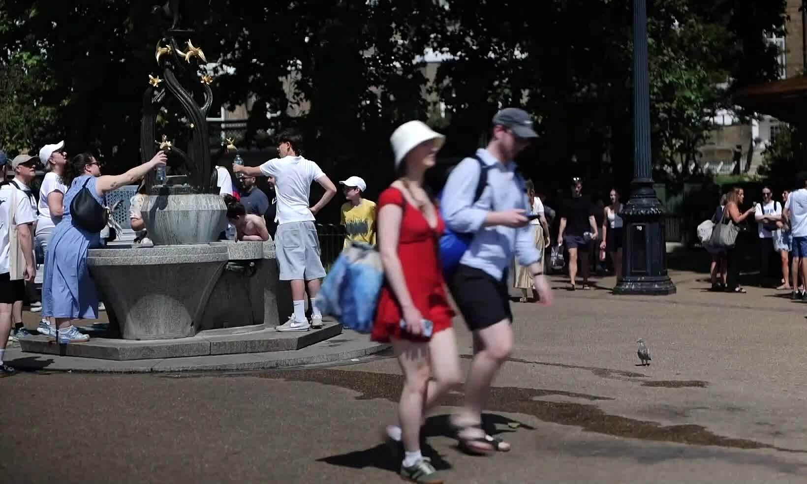 Londoners swelter as UK battles record May heat, mercury hits over 34 C