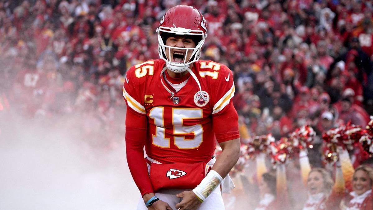 Video: Patrick Mahomes vuelve a practicar en tiempo récord con los ...