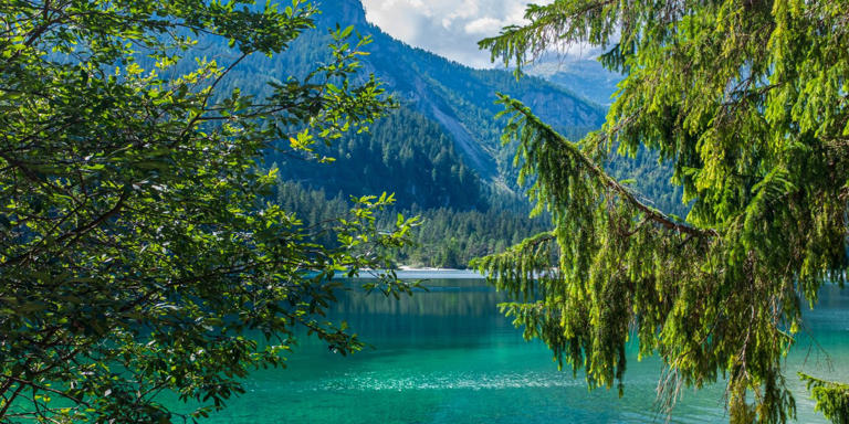 8 places that exist only in Italy: lakes, ghost towns and surreal ...