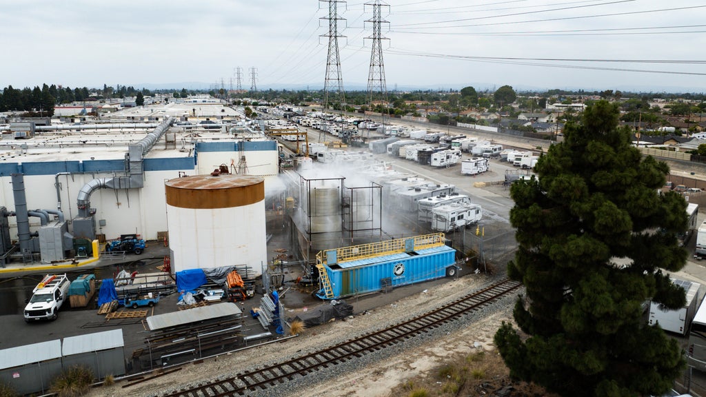 Worst-case scenario averted at California chemical leak in Orange ...