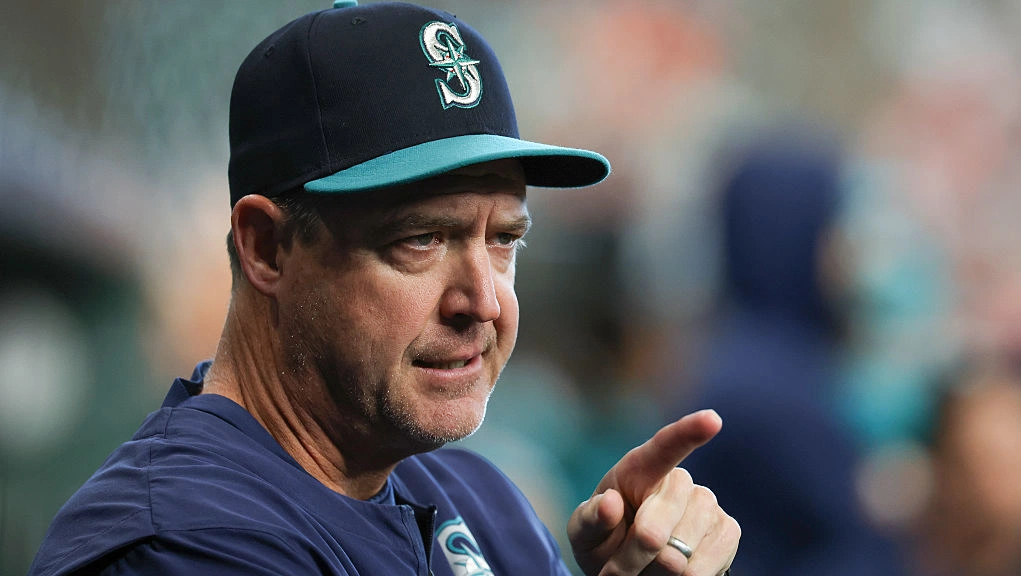 Castillo's dugout outburst spotlights Mariners' piggyback tension