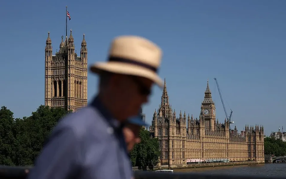 Thunderstorms hit UK after record heat, sparking power cut risk