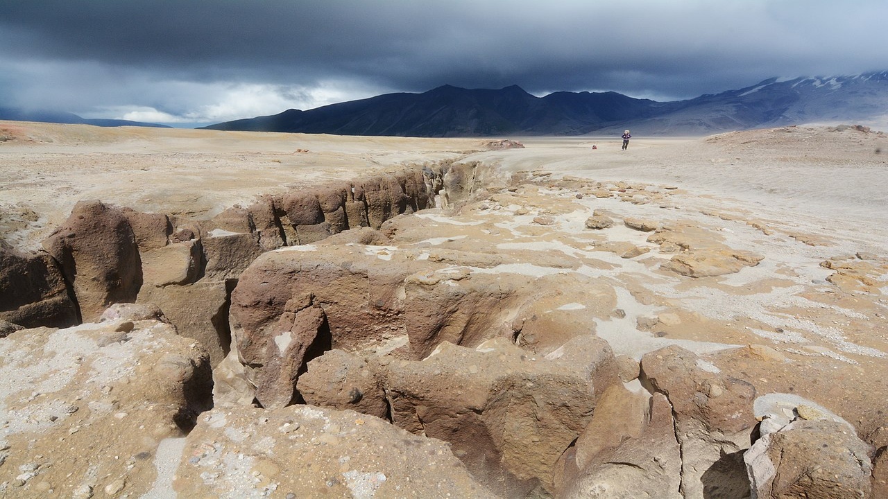 With bears, volcanoes, and glaciers, not a single road enters Katmai ...