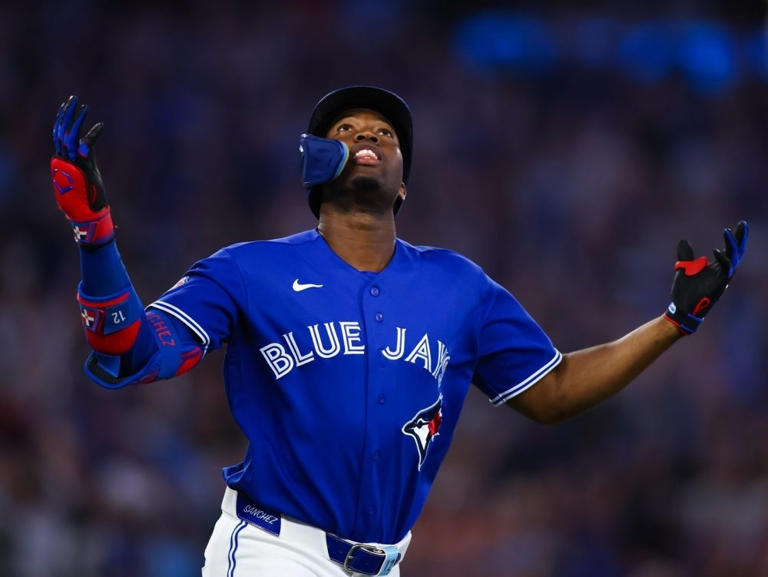 Blue Jays turn into a hit machine in rout of Marlins, despite injury ...