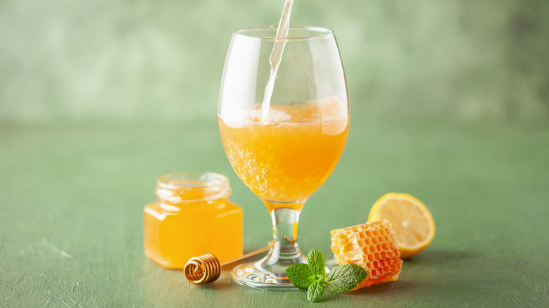 How to make mead from honey