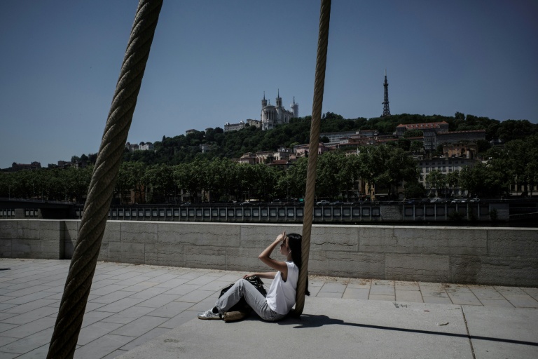 La France suffoque sous le « dôme de chaleur », 13 départements en ...