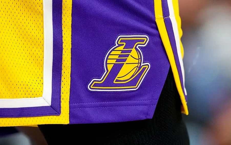 Lakers eye defensive center, add analytics-focused assistant GM