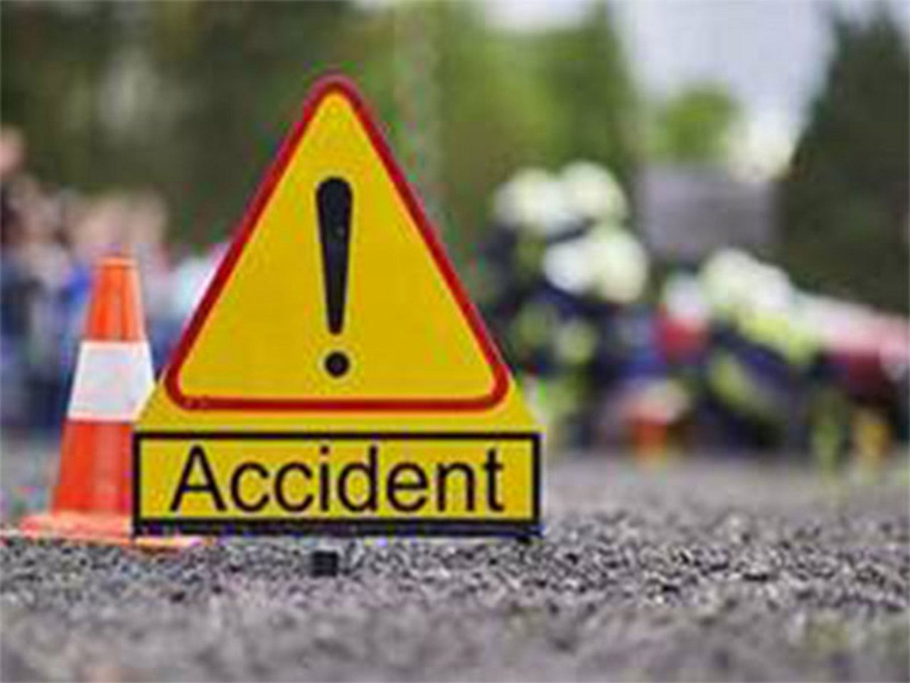 Three killed, 10 injured as mini van hits car in TN's Kaveripakkam