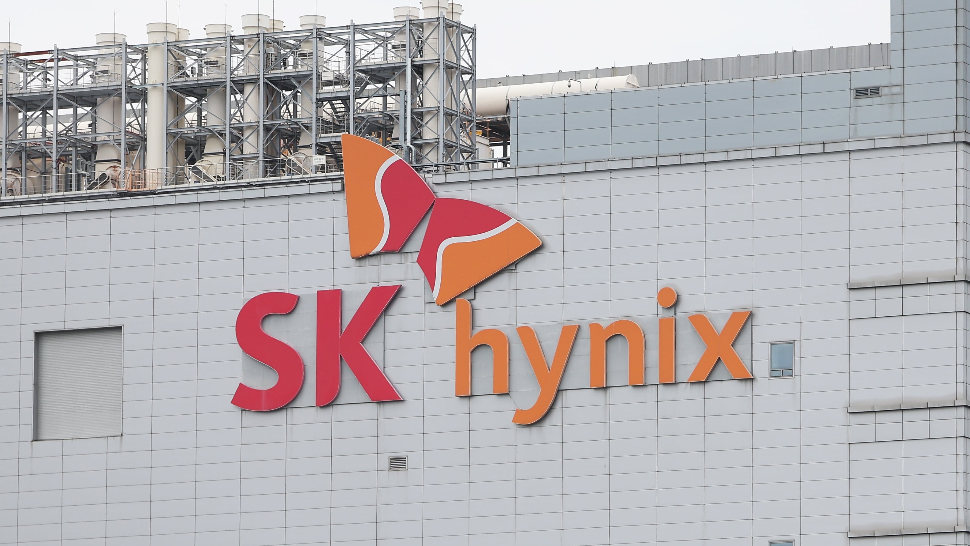 SK Hynix surges past $1 trillion market cap, joins elite club