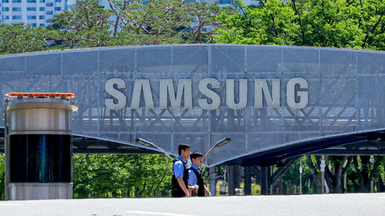 Samsung Electronics approves wage pact with 73.7% backing