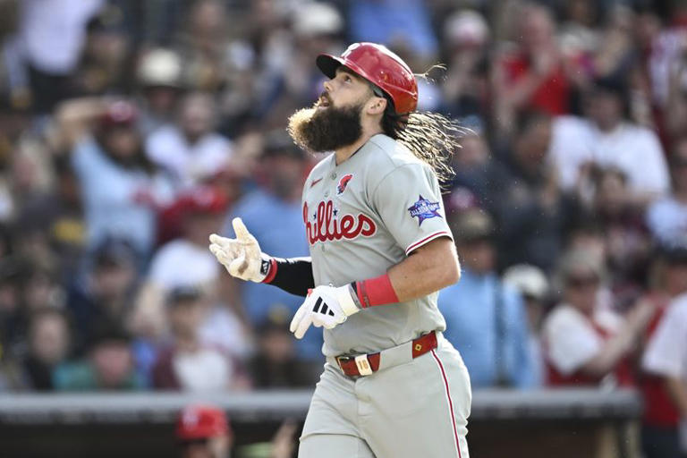 Phillies OF Brandon Marsh leaves game with apparent hand injury