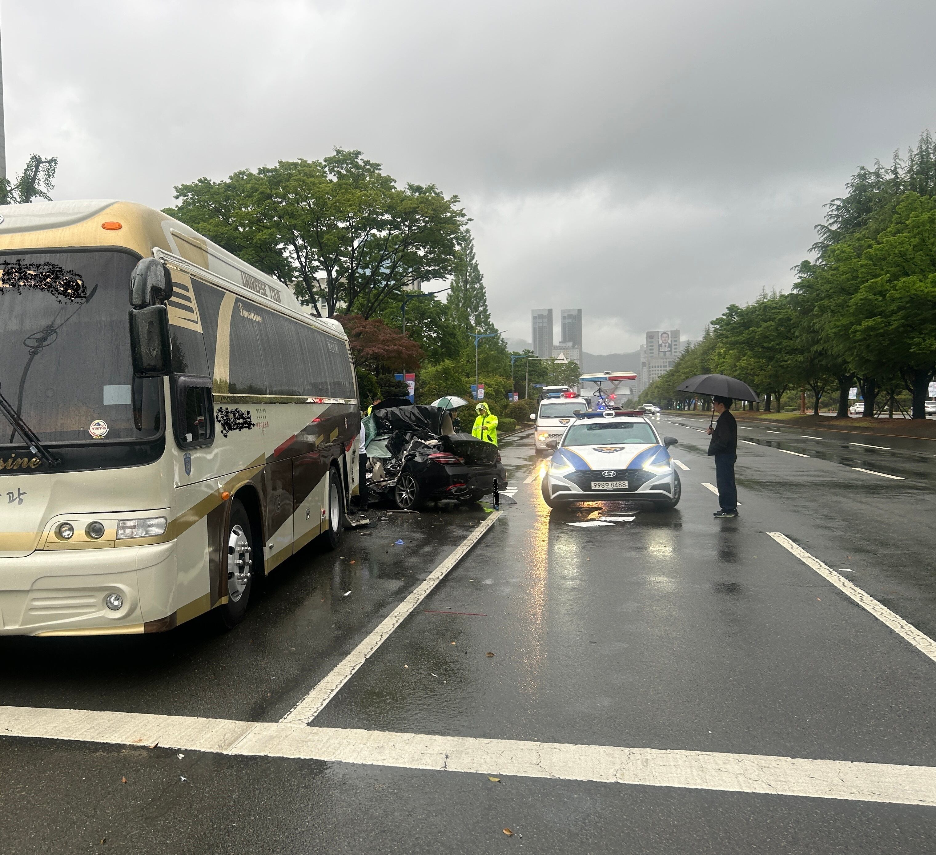 Changwon collision kills two, critically injures one