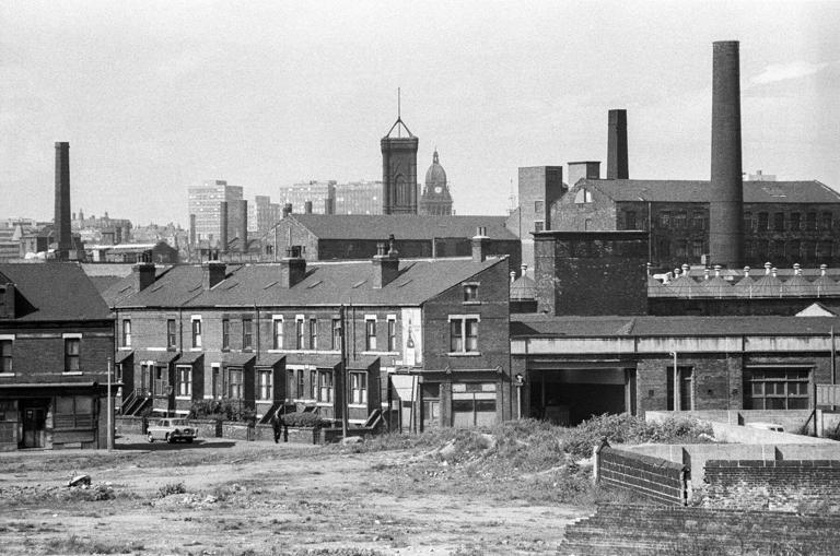 Honourable photos take you back to Holbeck in the 1960s
