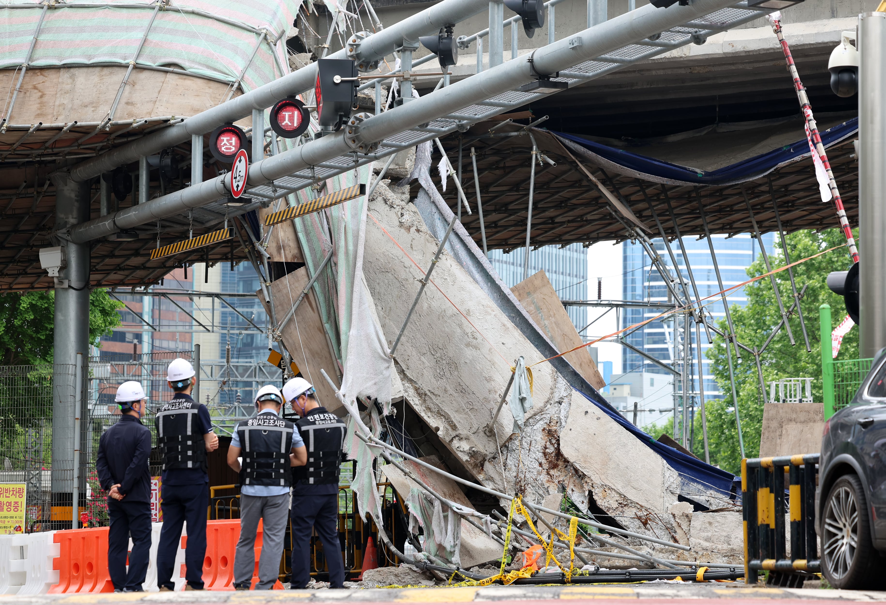 Police and NFS conduct forensic exam at overpass collapse site