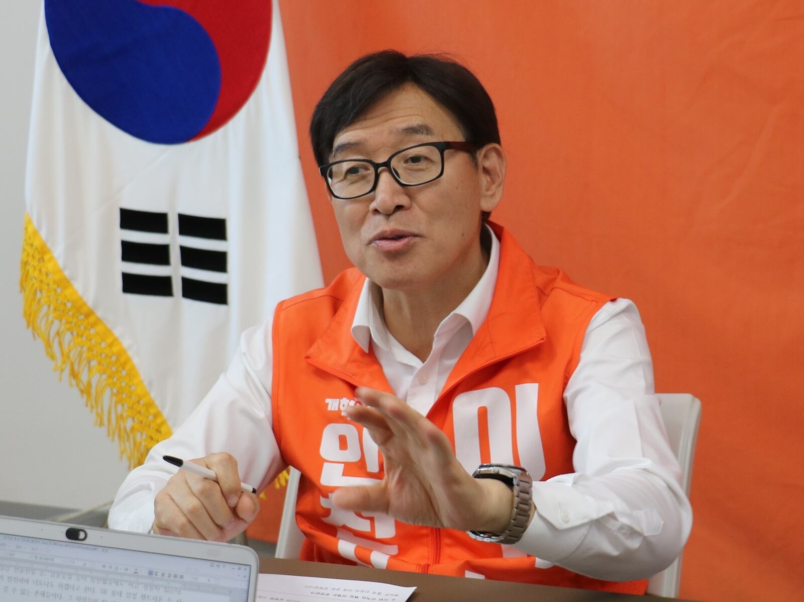 Incheon candidates clash on virtual assets, incompetence