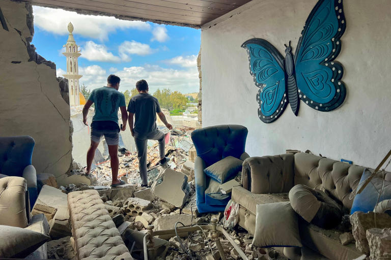 Israeli air strikes hit Tyre on second day of intensified military ...
