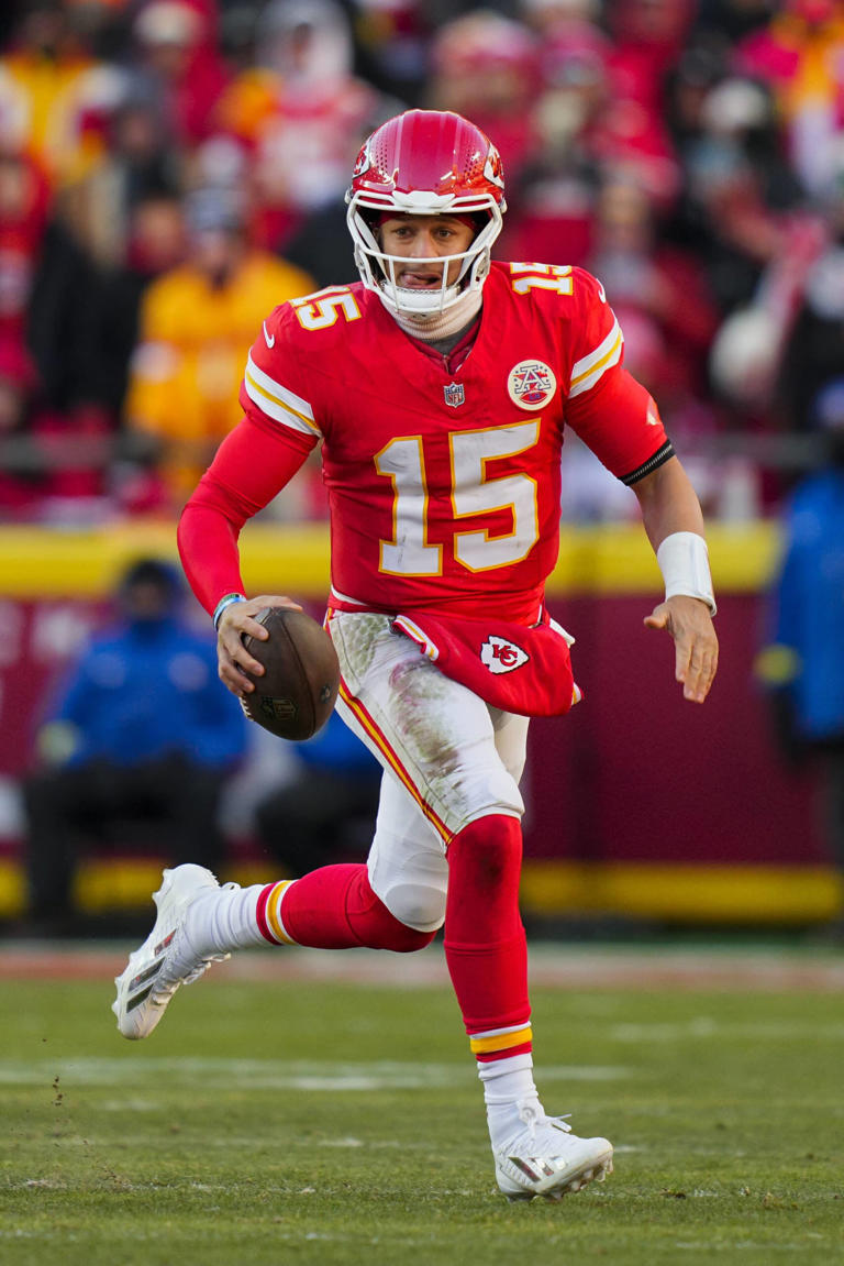 Patrick Mahomes, Chiefs predicted to improve in 2026; but can they win ...