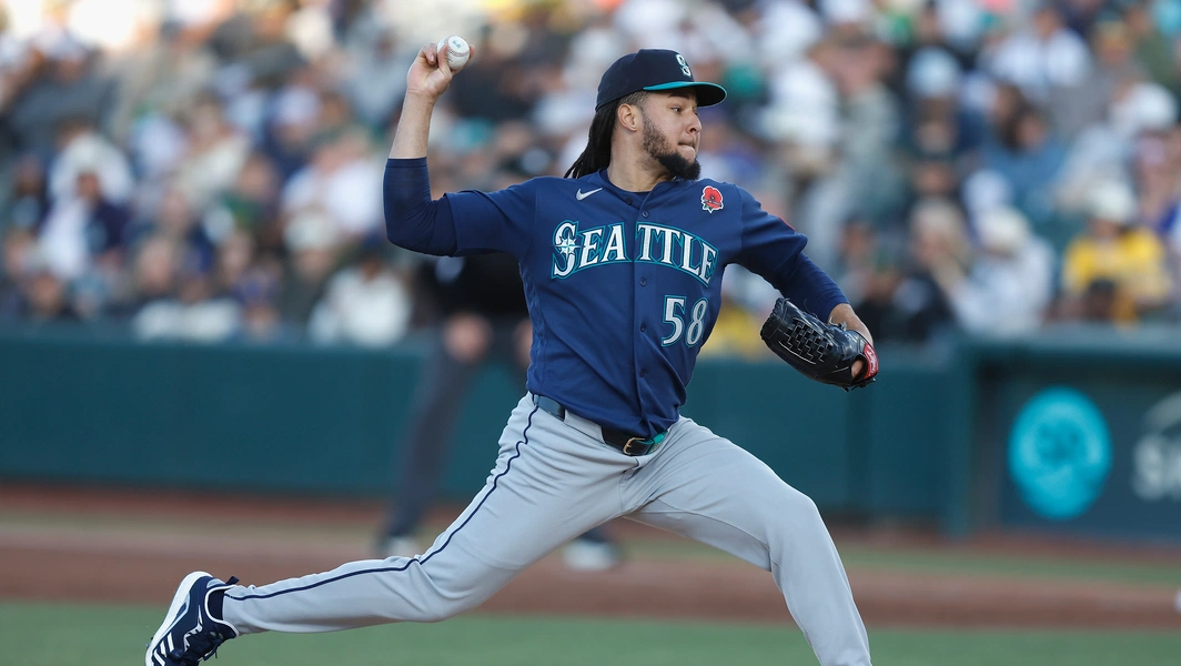 Castillo's dugout outburst spotlights Mariners' piggyback tension