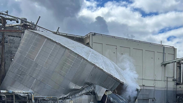 1 dead, 9 missing after chemical tank ruptures at pulp and paper mill