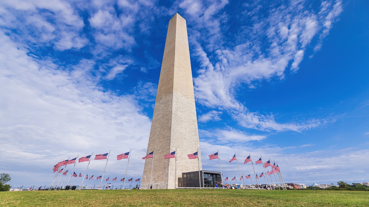 The Washington Monument holds 193 stones from around the world and you ...